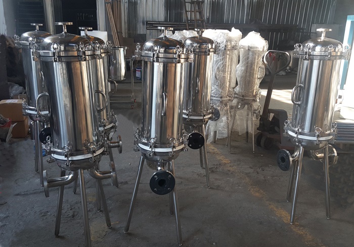 Fluorine-lined anti-corrosion core filter machine