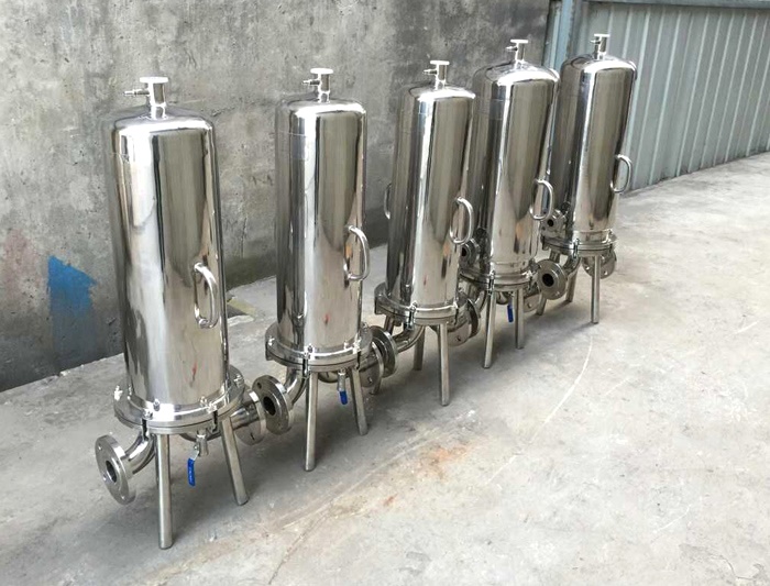 Multi-core microporous filter machine for biotechnology and medicine